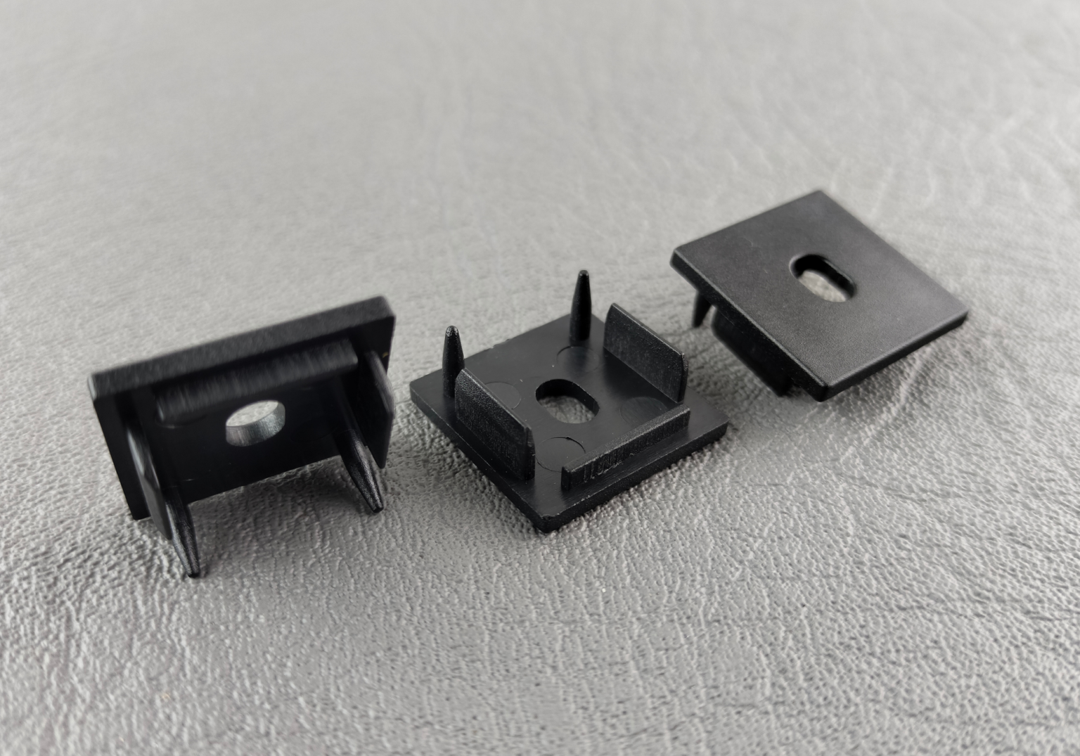 TAPA PLASTICA NEGRA CON HUECO PARA R2020 - Fervicom Productos LED ...